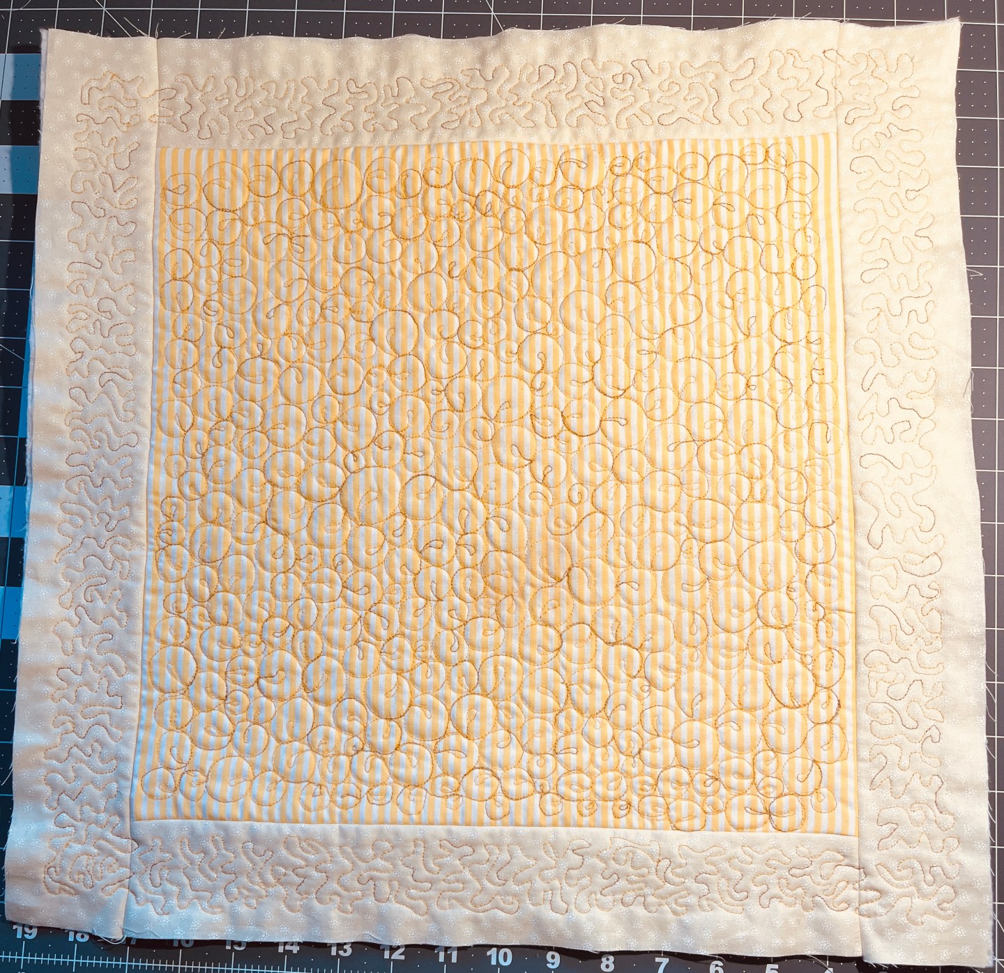 More FMQ patterns on a cushion – KimonoSpirit